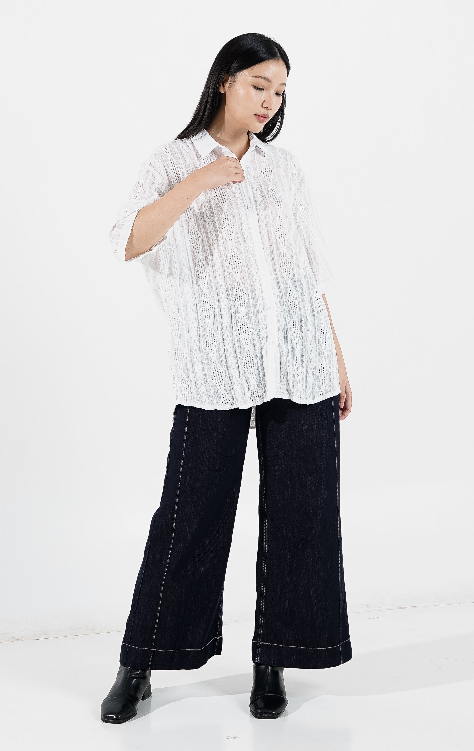 This Is April Kemeja Wanita Lengan Pendek Casual Chic Look Sereena White